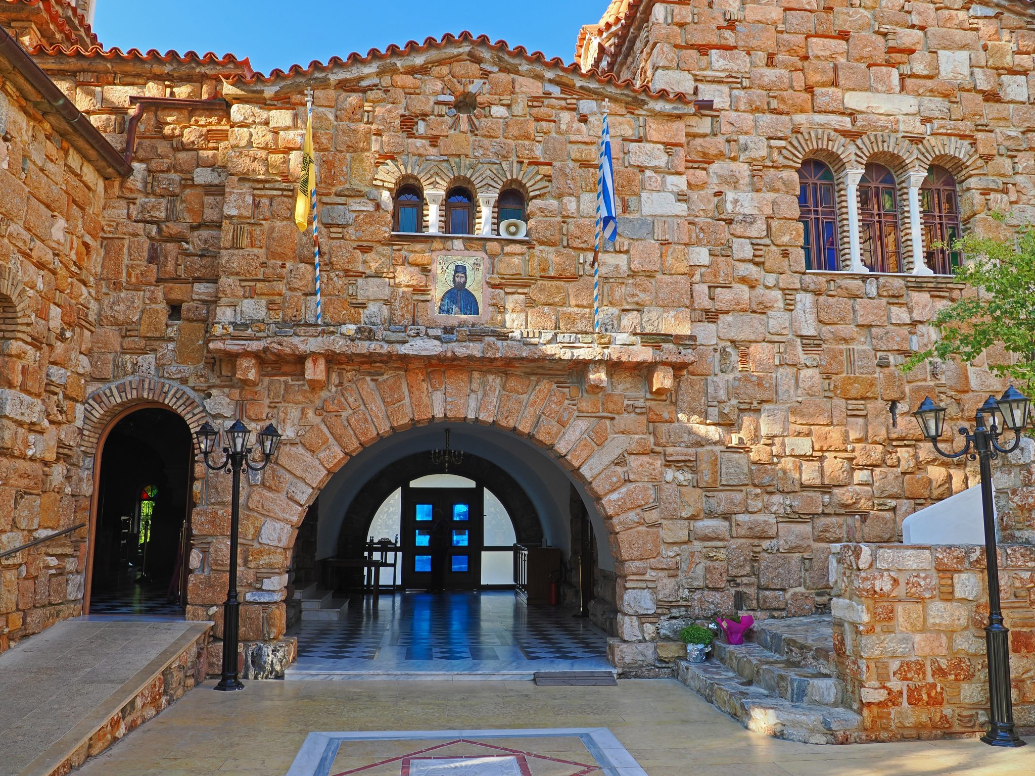 4 Θρησκευτικά προσκυνήματα σε κοντινή απόσταση από την Αθήνα - ΔΙΑΚΟΠΕΣ